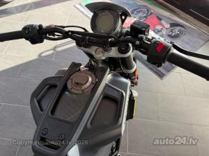 Grey Husqvarna Svartpilen 125 2022 in Tallinn, with an engine capacity of 0.13 L and mileage of 3 thousand km for 2490 €, photo 9 on AUTOMOTO.COM.LV