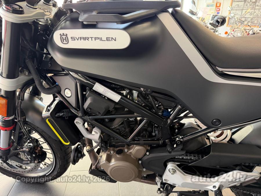 Grey Husqvarna Svartpilen 125 2022 in Tallinn, with an engine capacity of 0.13 L and mileage of 3 thousand km for 2490 €, photo 17 on AUTOMOTO.COM.LV