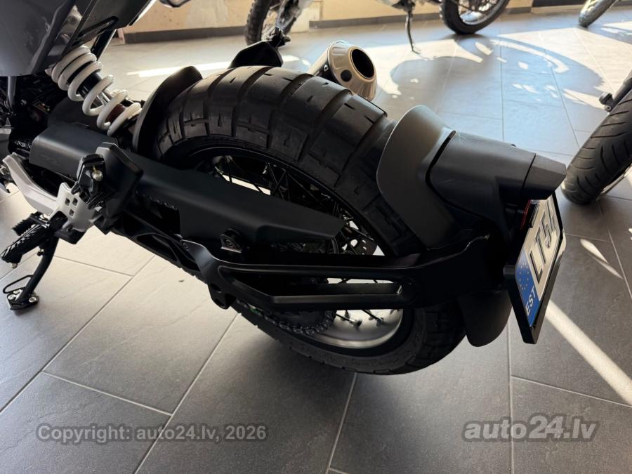 Grey Husqvarna Svartpilen 125 2022 in Tallinn, with an engine capacity of 0.13 L and mileage of 3 thousand km for 2490 €, photo 18 on AUTOMOTO.COM.LV