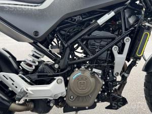 Husqvarna Svartpilen 125 2022 in Riga, with an engine capacity of 0.13 L and mileage of 0 thousand km for 3199 €, photo 10 on AUTOMOTO.COM.LV