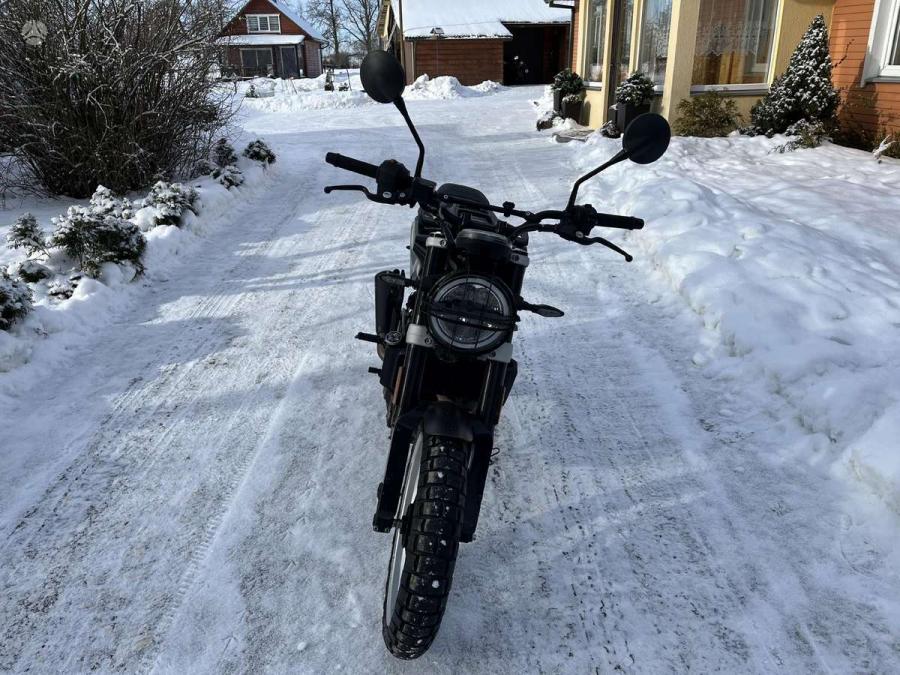Melns Husqvarna Svartpilen 2019 Širvintos, ar dzinēja tilpumu 0.40 L un nobraukumu 9 tūkst. km par 2600 €, foto 4 vietnē AUTOMOTO.COM.LV