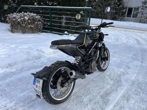 Melns Husqvarna Svartpilen 2019 Širvintos, ar dzinēja tilpumu 0.40 L un nobraukumu 9 tūkst. km par 2600 €, foto 6 vietnē AUTOMOTO.COM.LV