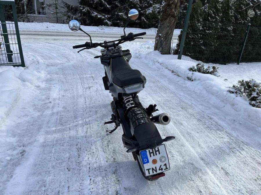 Melns Husqvarna Svartpilen 2019 Širvintos, ar dzinēja tilpumu 0.40 L un nobraukumu 9 tūkst. km par 2600 €, foto 7 vietnē AUTOMOTO.COM.LV