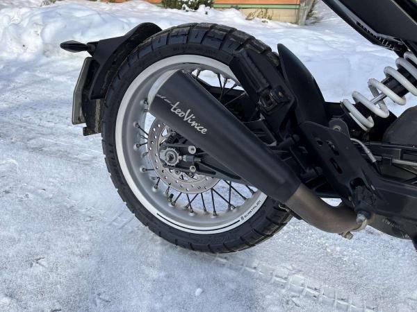 Melns Husqvarna Svartpilen 2019 Širvintos, ar dzinēja tilpumu 0.40 L un nobraukumu 9 tūkst. km par 2600 €, foto 10 vietnē AUTOMOTO.COM.LV