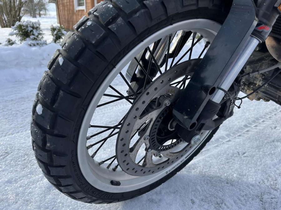 Melns Husqvarna Svartpilen 2019 Širvintos, ar dzinēja tilpumu 0.40 L un nobraukumu 9 tūkst. km par 2600 €, foto 12 vietnē AUTOMOTO.COM.LV