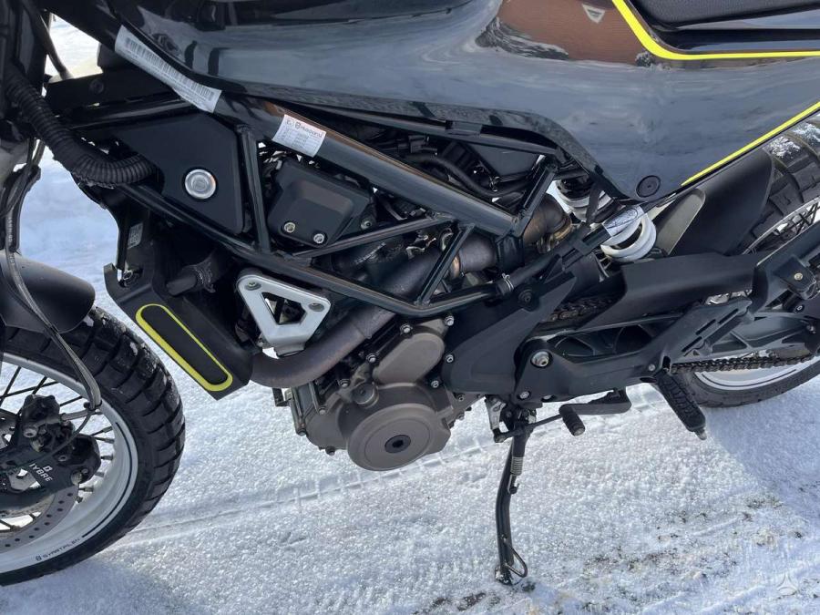 Melns Husqvarna Svartpilen 2019 Širvintos, ar dzinēja tilpumu 0.40 L un nobraukumu 9 tūkst. km par 2600 €, foto 13 vietnē AUTOMOTO.COM.LV