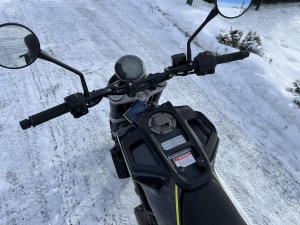 Melns Husqvarna Svartpilen 2019 Širvintos, ar dzinēja tilpumu 0.40 L un nobraukumu 9 tūkst. km par 2600 €, foto 15 vietnē AUTOMOTO.COM.LV