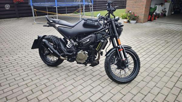 Melns Husqvarna Svartpilen 2022 Klaipėda, ar dzinēja tilpumu 0.13 L un nobraukumu 4 tūkst. km par 4000 €, foto 2 vietnē AUTOMOTO.COM.LV