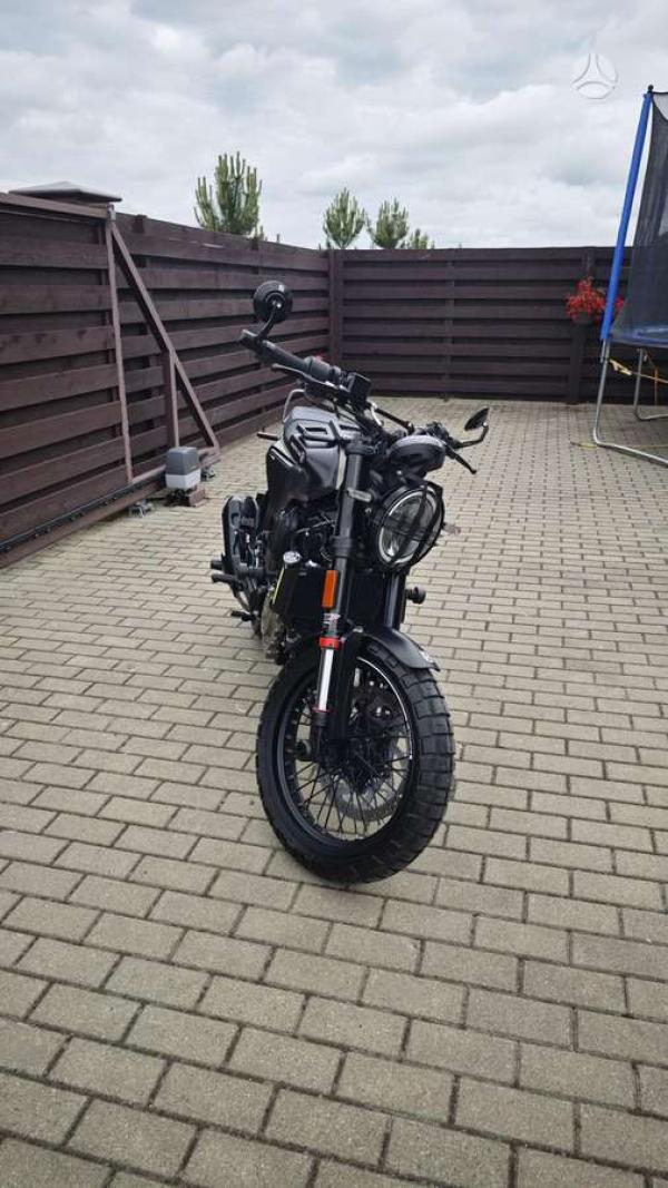 Melns Husqvarna Svartpilen 2022 Klaipėda, ar dzinēja tilpumu 0.13 L un nobraukumu 4 tūkst. km par 4000 €, foto 4 vietnē AUTOMOTO.COM.LV