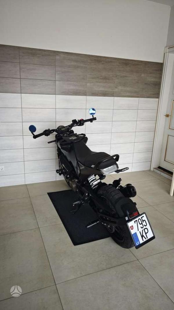 Melns Husqvarna Svartpilen 2022 Klaipėda, ar dzinēja tilpumu 0.13 L un nobraukumu 4 tūkst. km par 4000 €, foto 5 vietnē AUTOMOTO.COM.LV