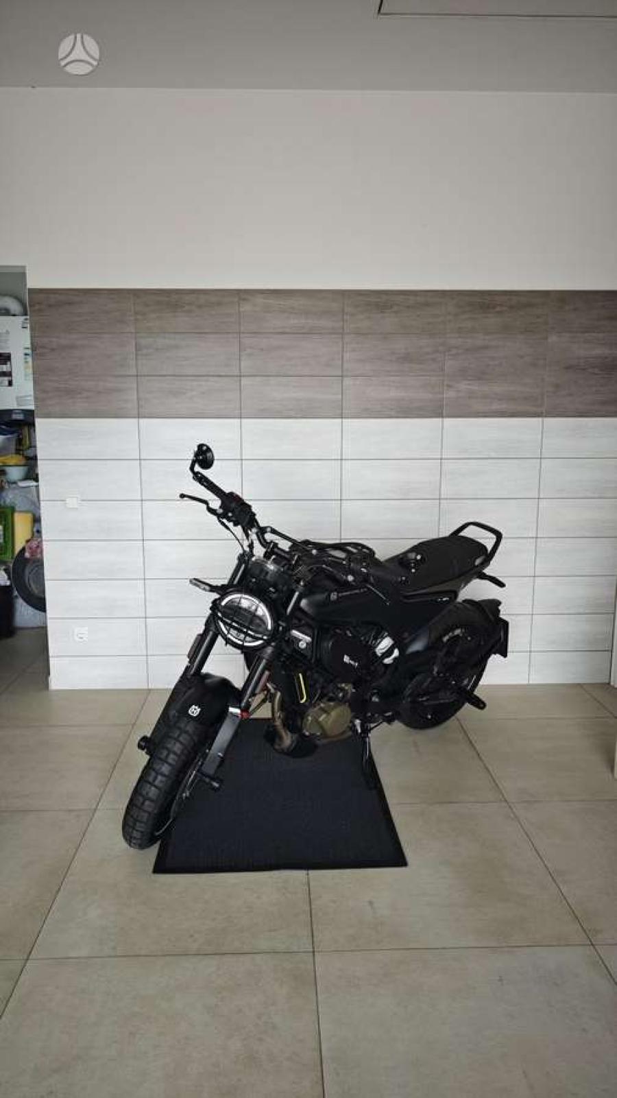 Black Husqvarna Svartpilen 2022 in Klaipeda, with an engine capacity of 0.13 L and mileage of 4 thousand km for 4000 €, photo 7 on AUTOMOTO.COM.LV
