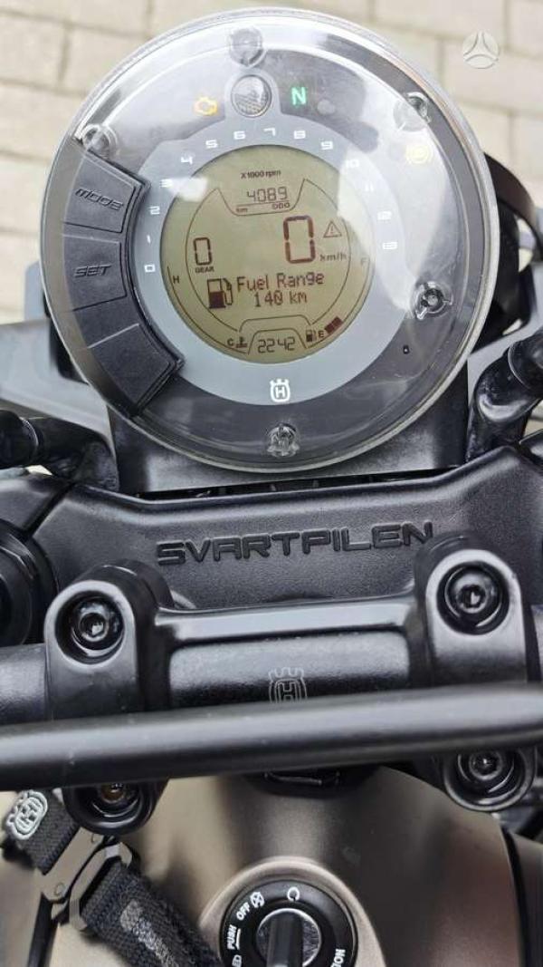 Melns Husqvarna Svartpilen 2022 Klaipėda, ar dzinēja tilpumu 0.13 L un nobraukumu 4 tūkst. km par 4000 €, foto 7 vietnē AUTOMOTO.COM.LV