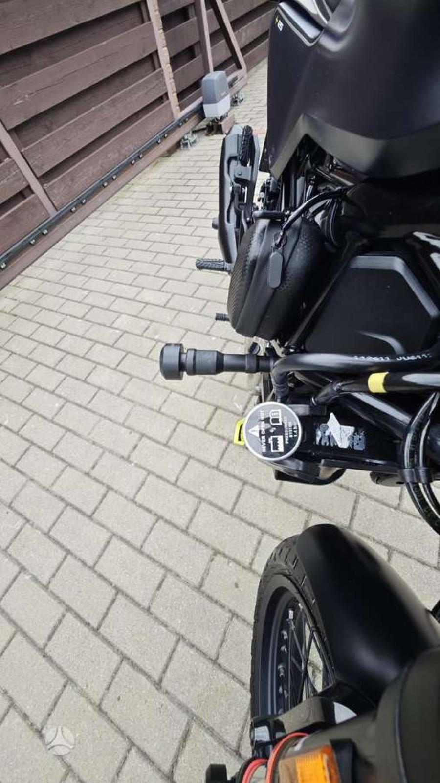 Black Husqvarna Svartpilen 2022 in Klaipeda, with an engine capacity of 0.13 L and mileage of 4 thousand km for 4000 €, photo 16 on AUTOMOTO.COM.LV