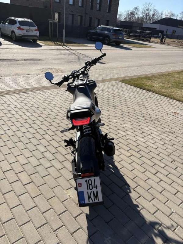 Melns Husqvarna Svartpilen 2022 Klaipėda, ar dzinēja tilpumu 0.13 L un nobraukumu 14 tūkst. km par 2500 €, foto 4 vietnē AUTOMOTO.COM.LV