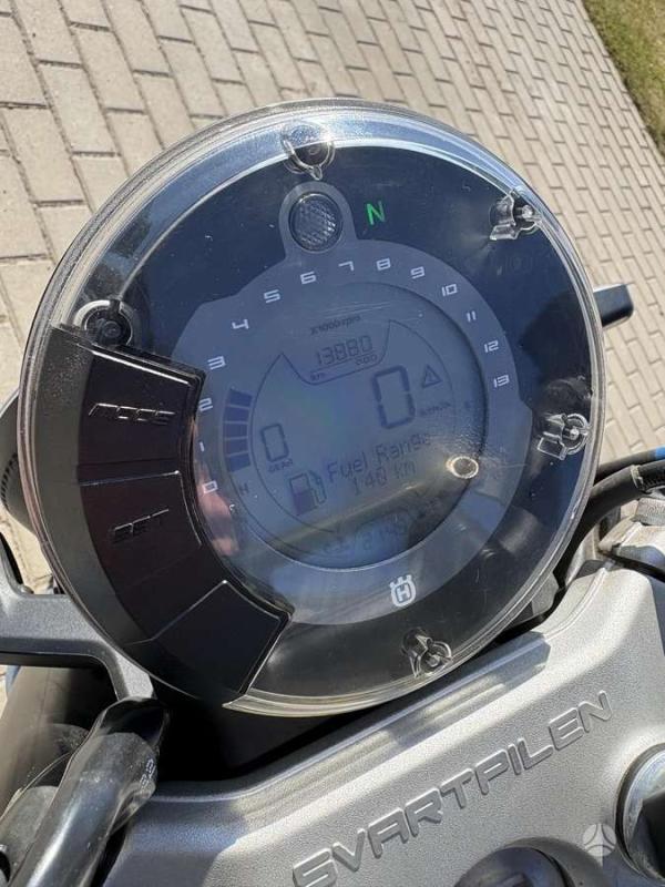 Melns Husqvarna Svartpilen 2022 Klaipėda, ar dzinēja tilpumu 0.13 L un nobraukumu 14 tūkst. km par 2500 €, foto 5 vietnē AUTOMOTO.COM.LV