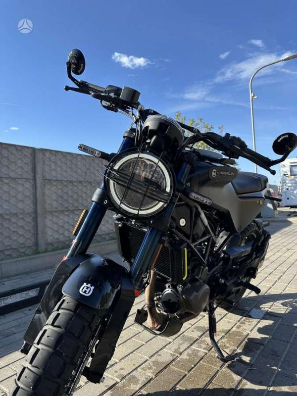 Black Husqvarna Svartpilen 2023 in Vilnius, with an engine capacity of 0.13 L and mileage of 8 thousand km for 3000 €, photo 1 on AUTOMOTO.COM.LV