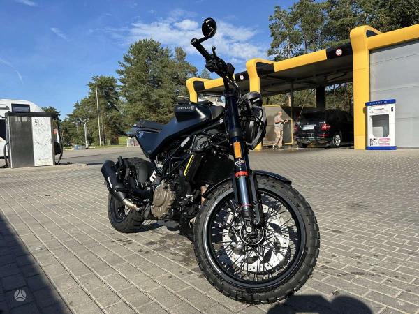 Black Husqvarna Svartpilen 2023 in Vilnius, with an engine capacity of 0.13 L and mileage of 8 thousand km for 3000 €, photo 3 on AUTOMOTO.COM.LV
