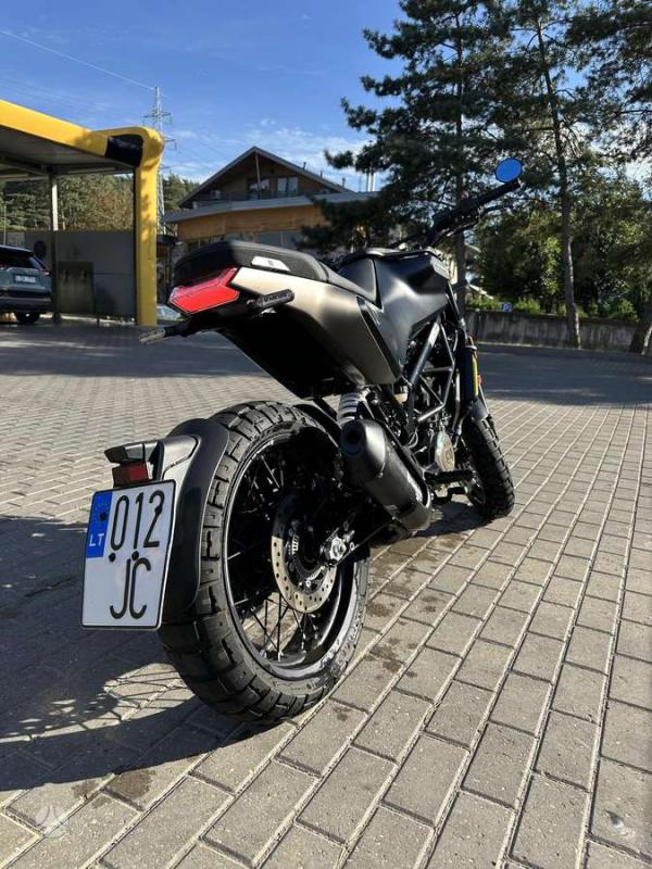 Black Husqvarna Svartpilen 2023 in Vilnius, with an engine capacity of 0.13 L and mileage of 8 thousand km for 3000 €, photo 5 on AUTOMOTO.COM.LV