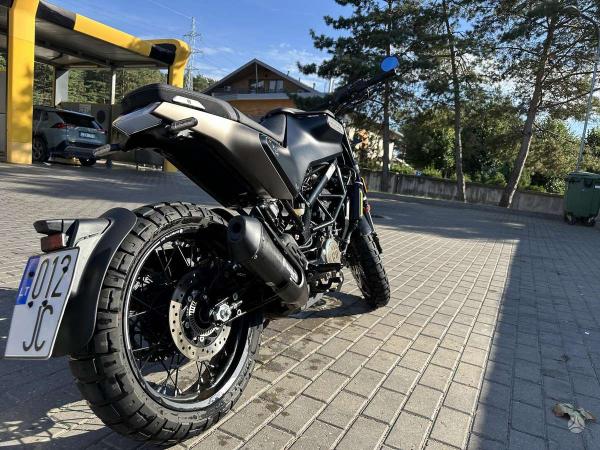 Black Husqvarna Svartpilen 2023 in Vilnius, with an engine capacity of 0.13 L and mileage of 8 thousand km for 3000 €, photo 7 on AUTOMOTO.COM.LV