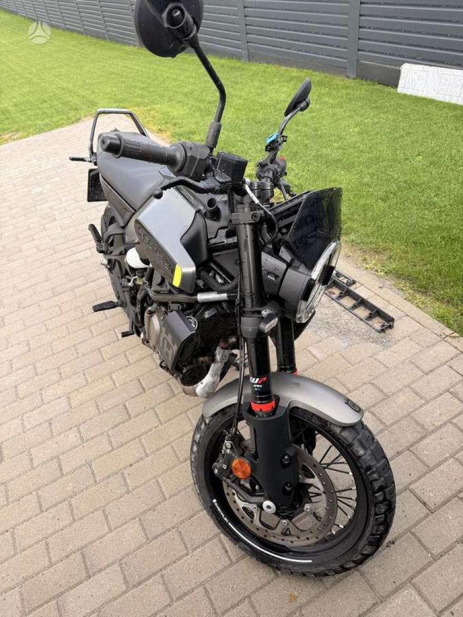 Black Husqvarna Svartpilen 2025 in Vilnius, with an engine capacity of 0.13 L and mileage of 2 thousand km for 3700 €, photo 3 on AUTOMOTO.COM.LV