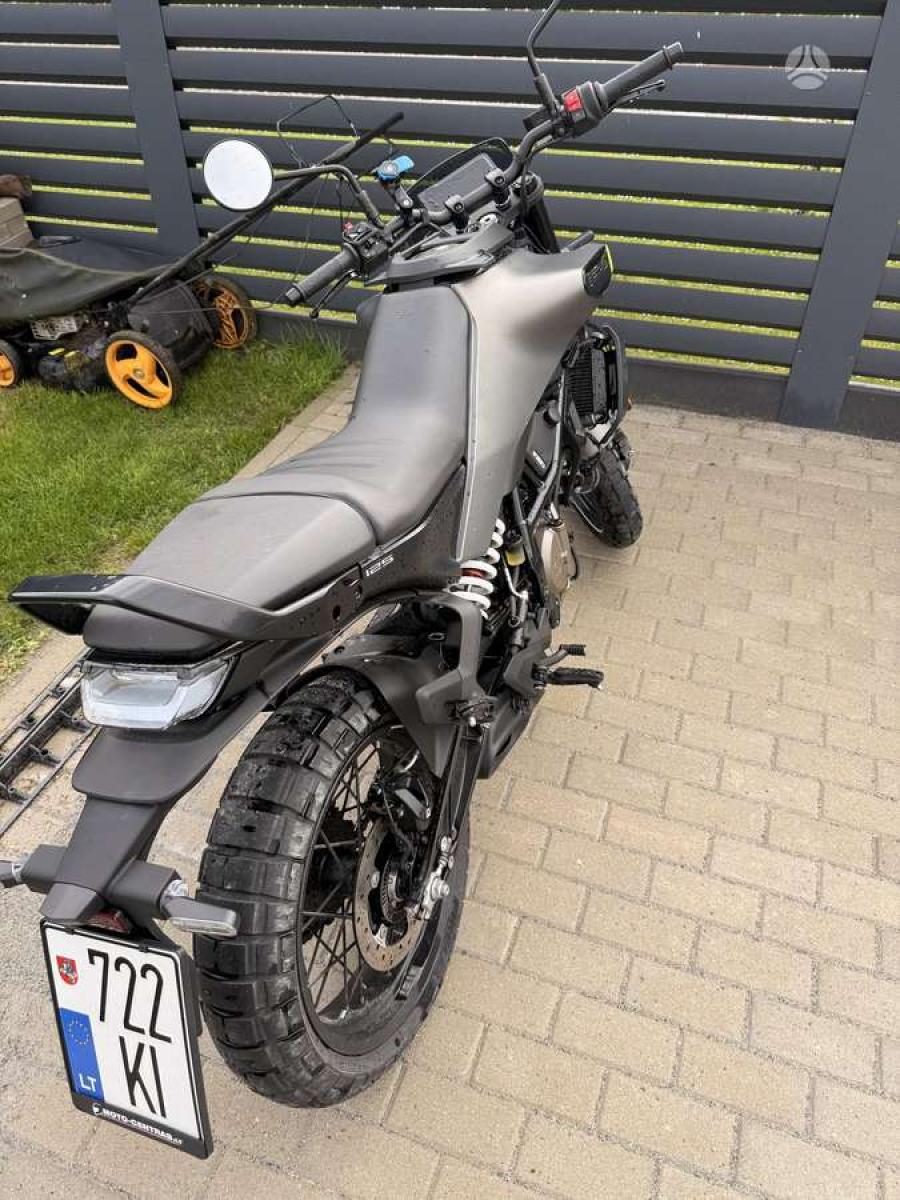 Black Husqvarna Svartpilen 2025 in Vilnius, with an engine capacity of 0.13 L and mileage of 2 thousand km for 3700 €, photo 6 on AUTOMOTO.COM.LV