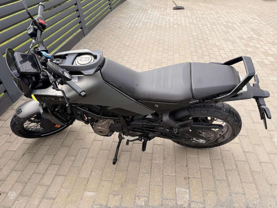 Black Husqvarna Svartpilen 2025 in Vilnius, with an engine capacity of 0.13 L and mileage of 2 thousand km for 3700 €, photo 9 on AUTOMOTO.COM.LV