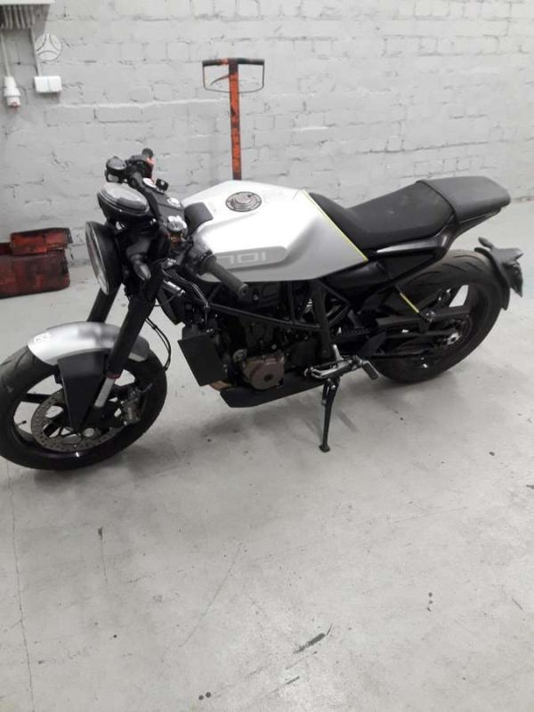 Grey Husqvarna Svartpilen 2020 in Siauliai, with an engine capacity of 0.70 L and mileage of 3 thousand km for 2375 €, photo 3 on AUTOMOTO.COM.LV