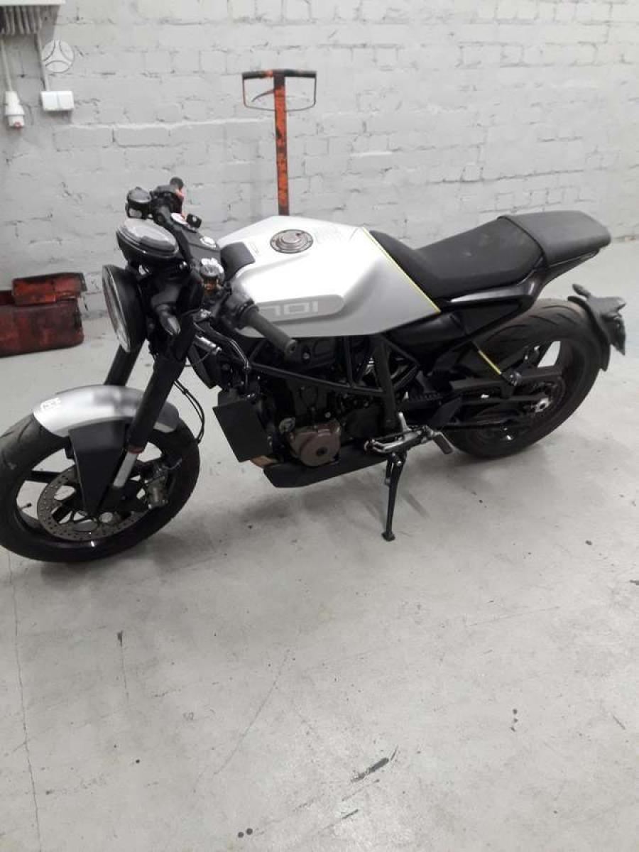 Grey Husqvarna Svartpilen 2020 in Siauliai, with an engine capacity of 0.70 L and mileage of 3 thousand km for 2375 €, photo 4 on AUTOMOTO.COM.LV