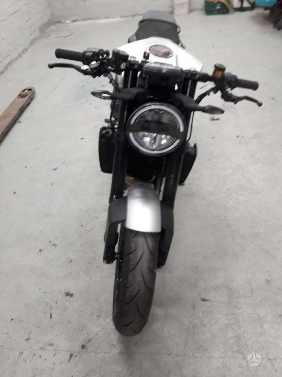 Grey Husqvarna Svartpilen 2020 in Siauliai, with an engine capacity of 0.70 L and mileage of 3 thousand km for 2375 €, photo 5 on AUTOMOTO.COM.LV
