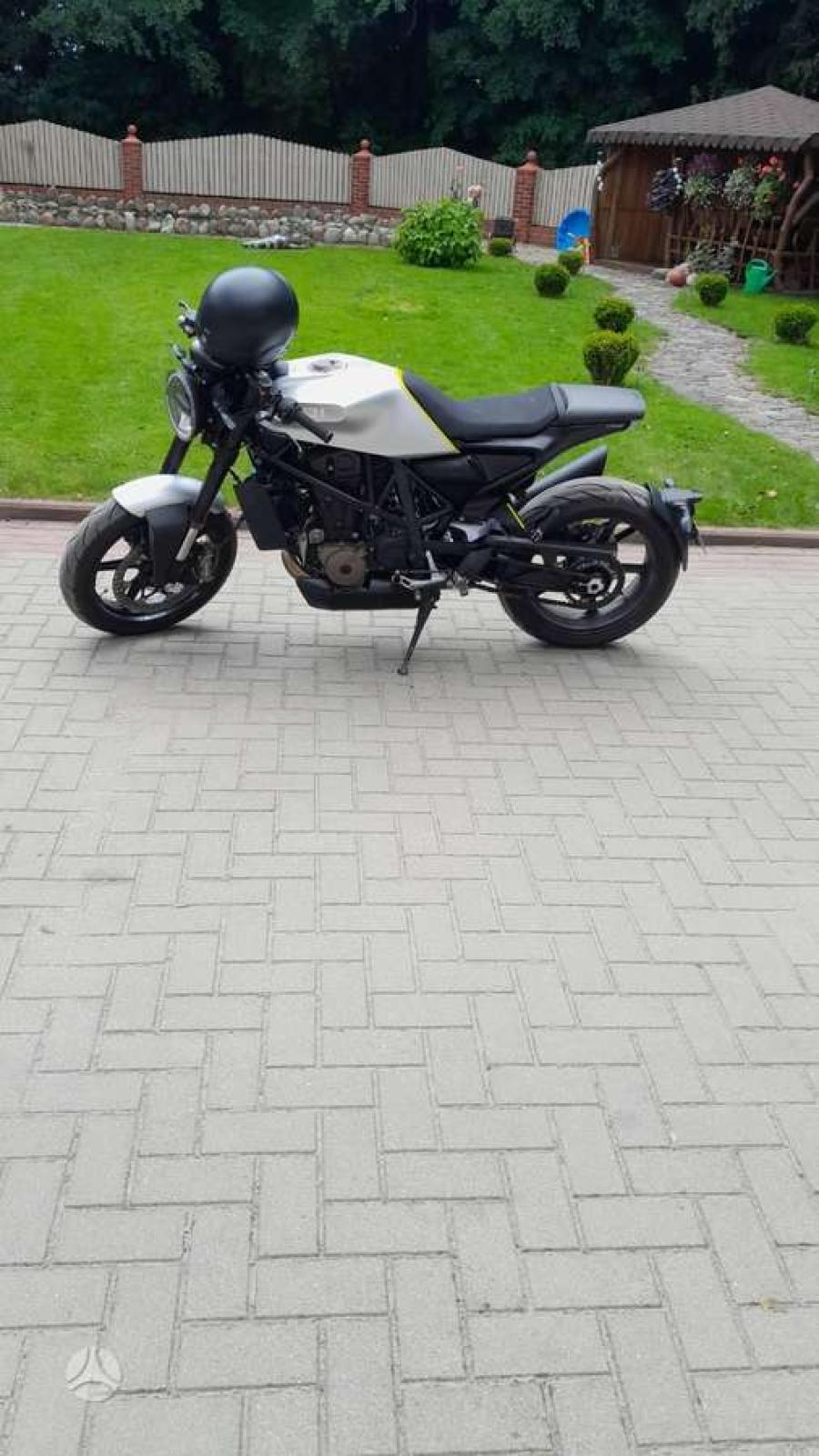 Grey Husqvarna Svartpilen 2020 in Siauliai, with an engine capacity of 0.70 L and mileage of 3 thousand km for 2375 €, photo 6 on AUTOMOTO.COM.LV