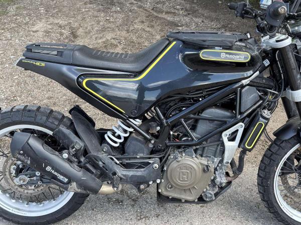 Husqvarna Svartpilen 2018 Viļņa, ar dzinēja tilpumu 0.37 L un nobraukumu 34 tūkst. km par 2700 €, foto 5 vietnē AUTOMOTO.COM.LV