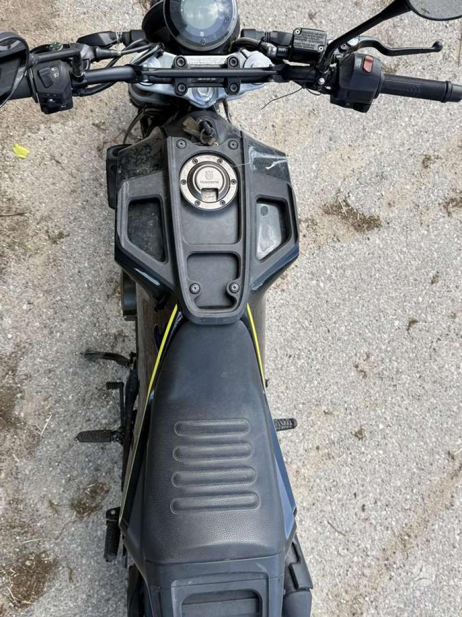 Husqvarna Svartpilen 2018 in Vilnius, with an engine capacity of 0.37 L and mileage of 34 thousand km for 2700 €, photo 3 on AUTOMOTO.COM.LV