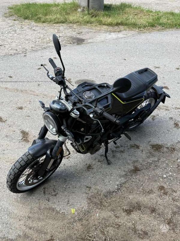 Husqvarna Svartpilen 2018 in Vilnius, with an engine capacity of 0.37 L and mileage of 34 thousand km for 2700 €, photo 6 on AUTOMOTO.COM.LV