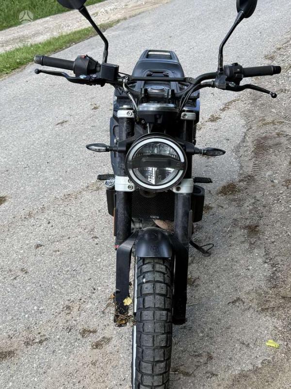 Husqvarna Svartpilen 2018 in Vilnius, with an engine capacity of 0.37 L and mileage of 34 thousand km for 2700 €, photo 8 on AUTOMOTO.COM.LV