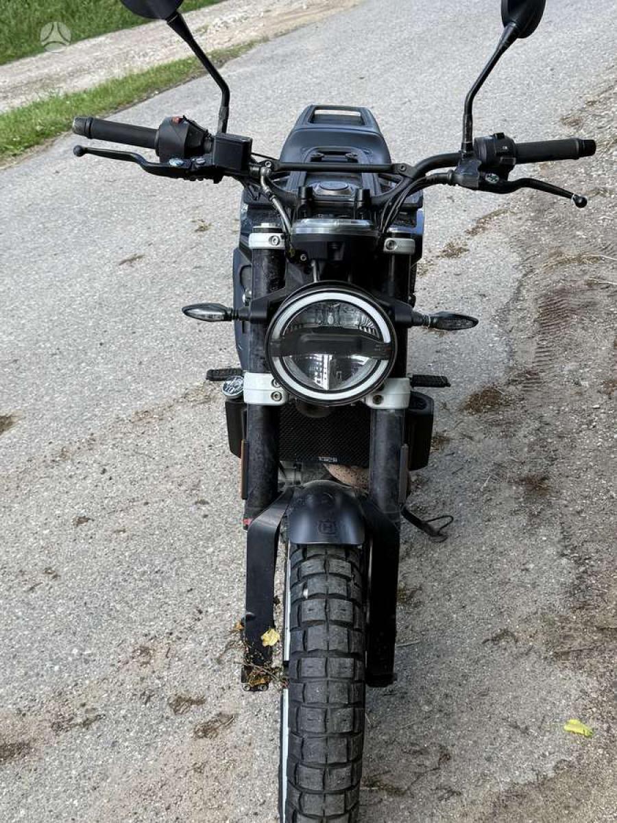 Husqvarna Svartpilen 2018 in Vilnius, with an engine capacity of 0.37 L and mileage of 34 thousand km for 2700 €, photo 9 on AUTOMOTO.COM.LV