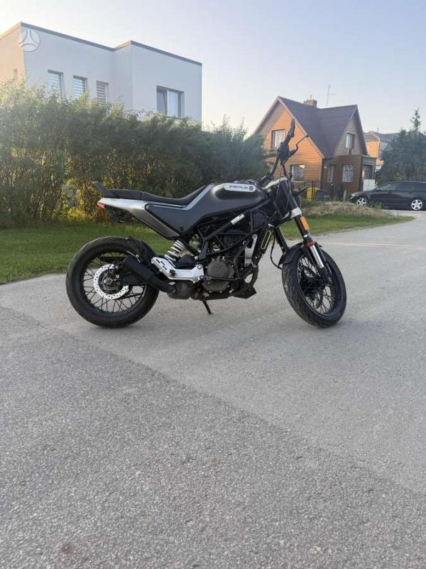 Husqvarna Svartpilen 2023 in Kursenai, with an engine capacity of 0.13 L and mileage of 13 thousand km for 3600 €, photo 4 on AUTOMOTO.COM.LV