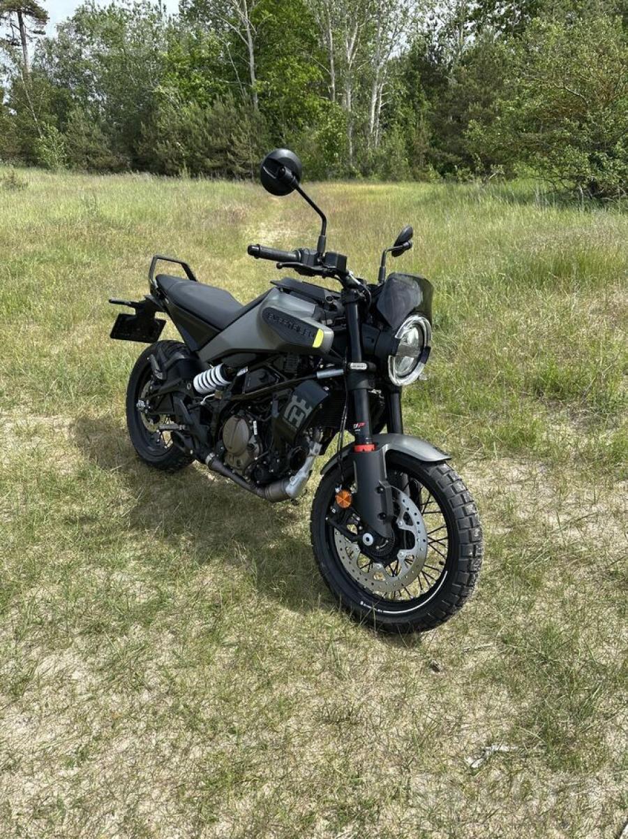 Husqvarna Svartpilen 2024 in Liepaja, with an engine capacity of 0.13 L and mileage of 0 thousand km for 3400 €, photo 6 on AUTOMOTO.COM.LV