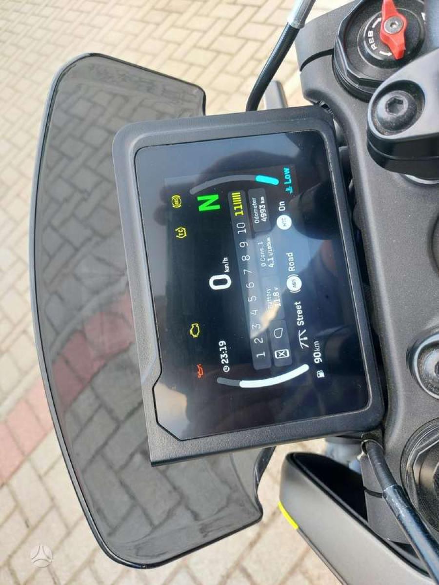 Husqvarna Svartpilen 2025 in Jurbarkas, with an engine capacity of 0.40 L and mileage of 5 thousand km for 3500 €, photo 10 on AUTOMOTO.COM.LV