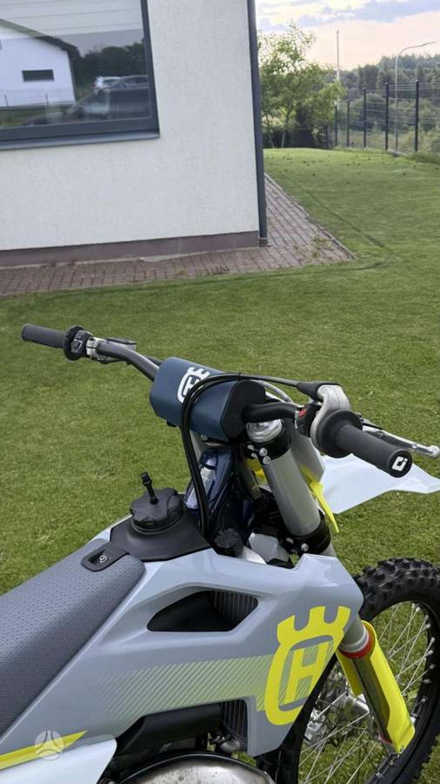 White Husqvarna TC 2024 in Vilnius, with an engine capacity of 0.13 L and mileage of 0 thousand km for 6000 €, photo 9 on AUTOMOTO.COM.LV