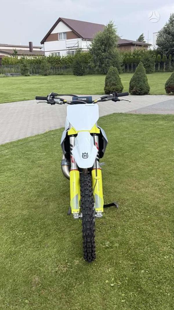 White Husqvarna TC 2024 in Vilnius, with an engine capacity of 0.13 L and mileage of 0 thousand km for 6000 €, photo 3 on AUTOMOTO.COM.LV