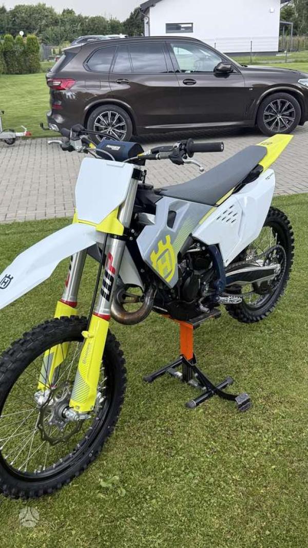 White Husqvarna TC 2024 in Vilnius, with an engine capacity of 0.13 L and mileage of 0 thousand km for 6000 €, photo 4 on AUTOMOTO.COM.LV