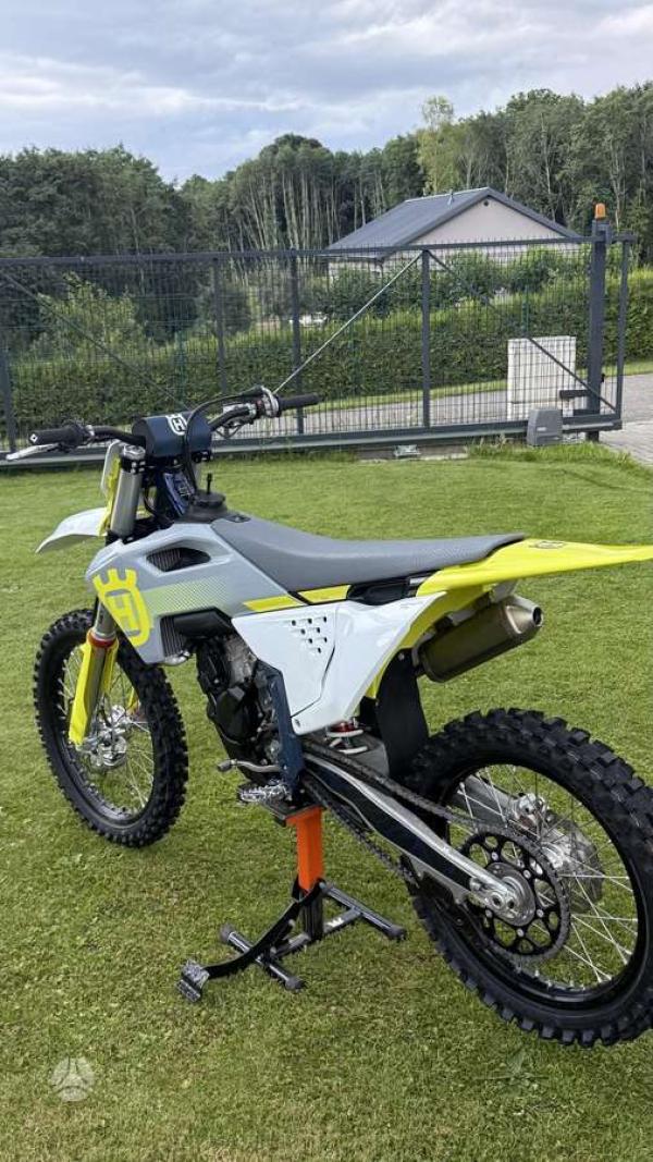 White Husqvarna TC 2024 in Vilnius, with an engine capacity of 0.13 L and mileage of 0 thousand km for 6000 €, photo 6 on AUTOMOTO.COM.LV