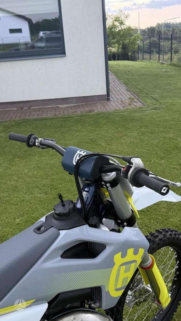 White Husqvarna TC 2024 in Vilnius, with an engine capacity of 0.13 L and mileage of 0 thousand km for 6000 €, photo 8 on AUTOMOTO.COM.LV