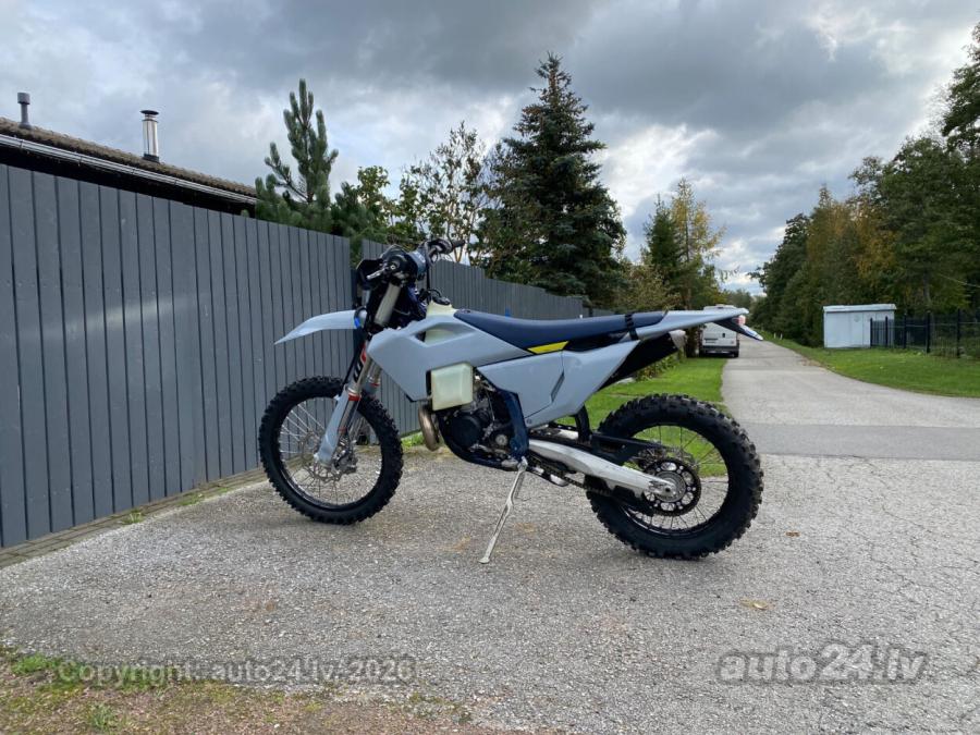 Pelēks Husqvarna TE 300 2023 Tallina, ar dzinēja tilpumu 0.30 L un nobraukumu 160 tūkst. km par 7490 €, foto 1 vietnē AUTOMOTO.COM.LV