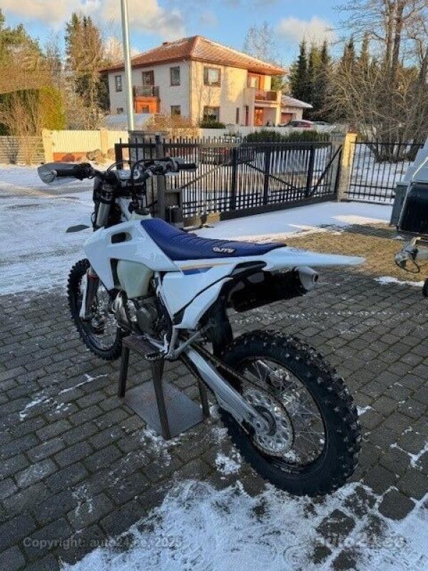 Husqvarna TE 300 2023 Tallina, ar dzinēja tilpumu 0.00 L un nobraukumu 1 tūkst. km par 6700 €, foto 5 vietnē AUTOMOTO.COM.LV