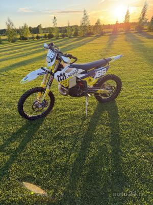 Husqvarna TE 300 2025 Tallina, ar dzinēja tilpumu 0.30 L un nobraukumu 2 tūkst. km par 7400 €, foto  vietnē AUTOMOTO.COM.LV