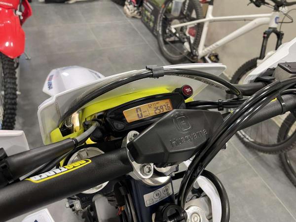 Husqvarna TE 2020 Viļņa, ar dzinēja tilpumu 0.30 L un nobraukumu 3 tūkst. km par 7000 €, foto 6 vietnē AUTOMOTO.COM.LV