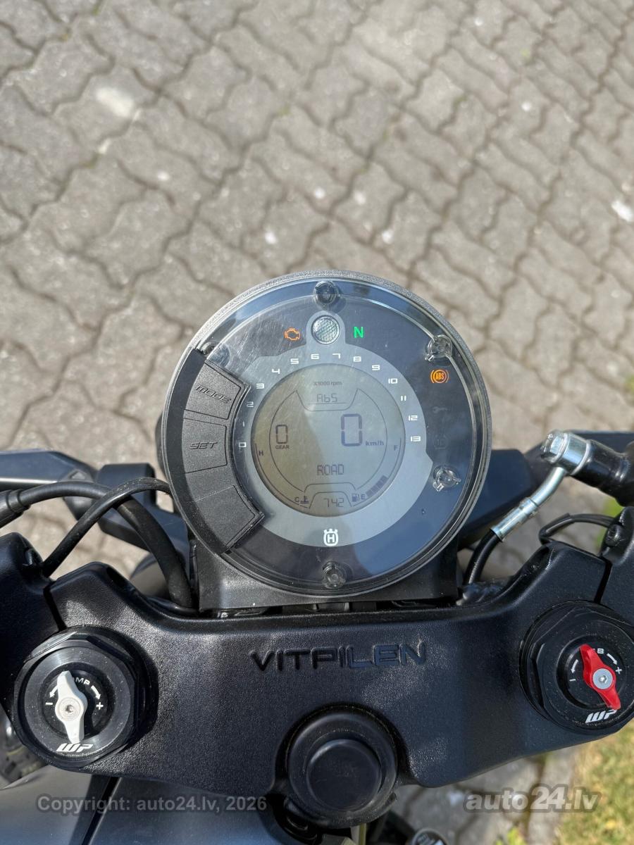 Melns Husqvarna Vitpilen 2021 Tallina, ar dzinēja tilpumu 0.37 L un nobraukumu 7 tūkst. km par 3500 €, foto 7 vietnē AUTOMOTO.COM.LV