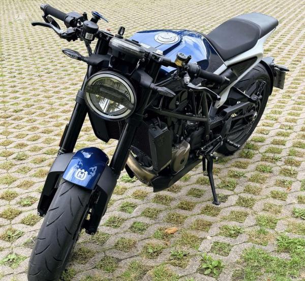 Blue Husqvarna Vitpilen 2020 in Vilnius, with an engine capacity of 0.69 L and mileage of 6 thousand km for 6300 €, photo 4 on AUTOMOTO.COM.LV
