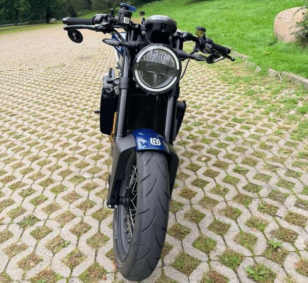 Blue Husqvarna Vitpilen 2020 in Vilnius, with an engine capacity of 0.69 L and mileage of 6 thousand km for 6300 €, photo 7 on AUTOMOTO.COM.LV